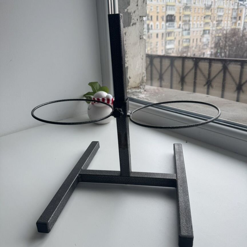 Регулируемая подставка для мисок