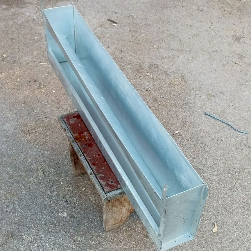 Кормушка для птиц бункерная