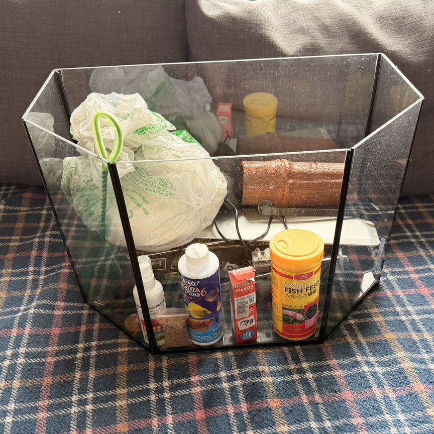 Аквариум для рыбок или амфибий полный комплект