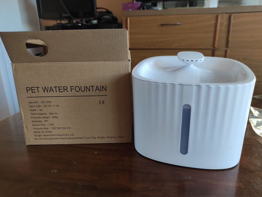 Фонтан поилка для кошек