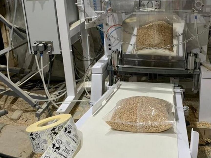 Древесный наполнитель и Бентонитовый комкующийся