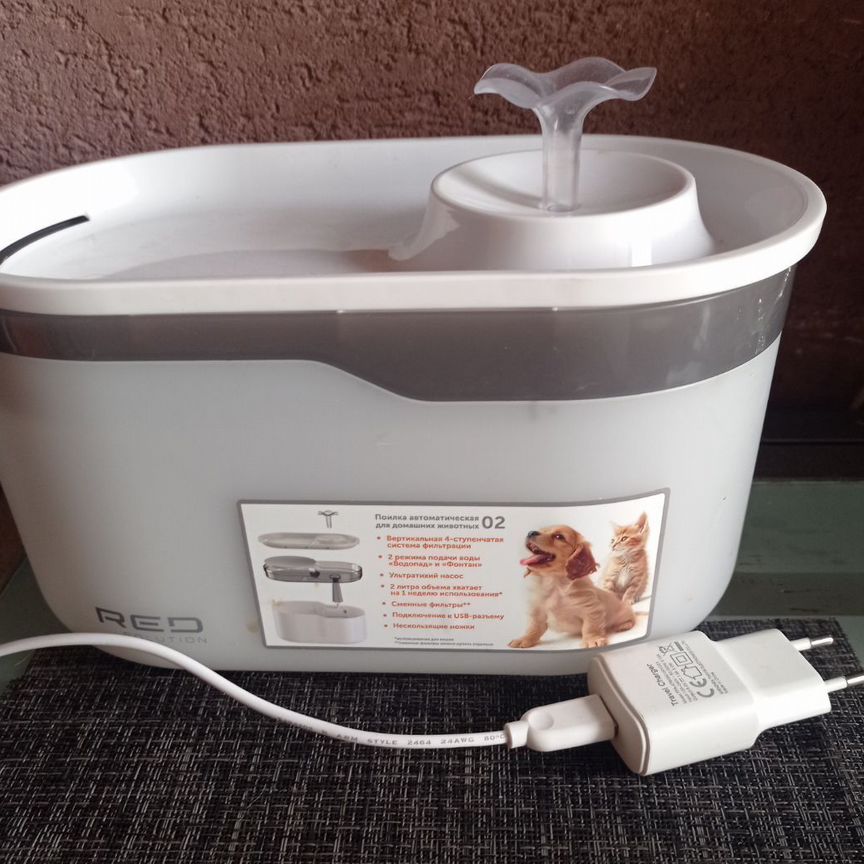 Фонтан поилка для кошечки