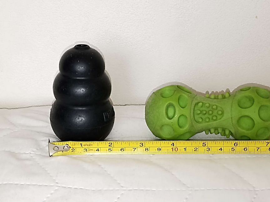 Игрушки и подстилка для собак