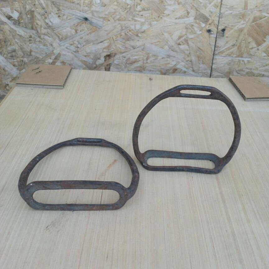 Стремена для лошади