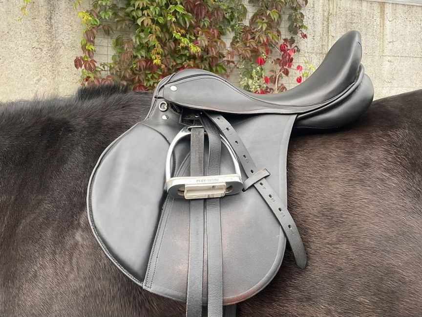 Седло для лошади