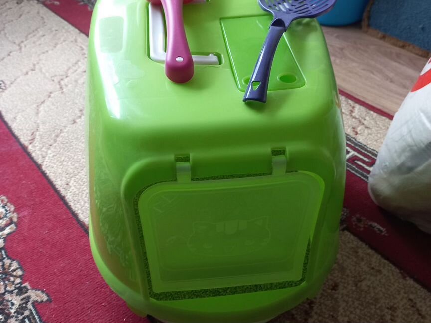 Закрытый туалет для кошек