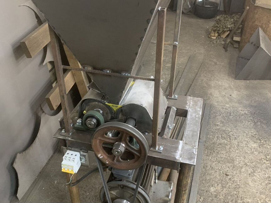 Вальцовая плющилка зерна