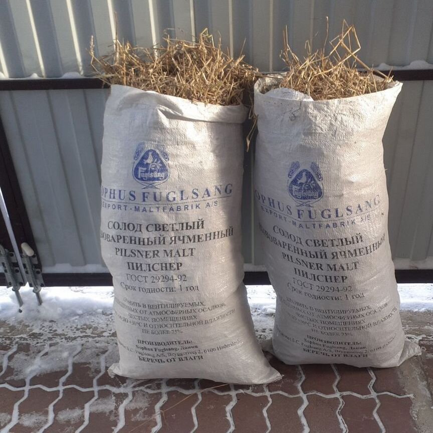 Солома в мешках