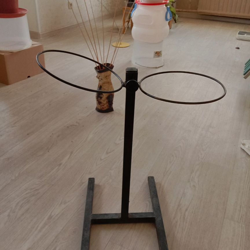 Стойка для мисок