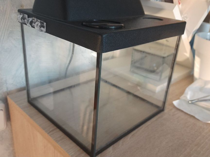 Аквариум с фильтром и светом