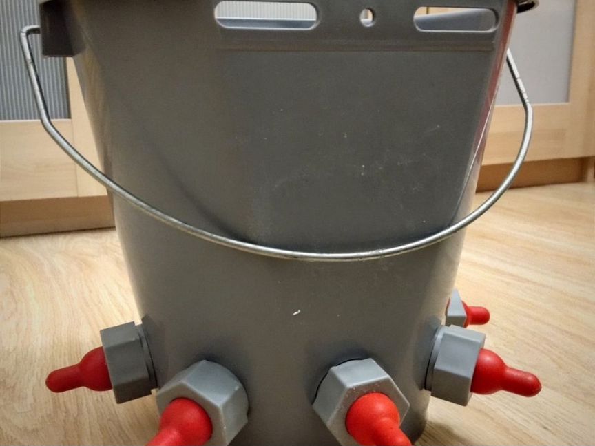 Ведро для кормления козлят, ягнят