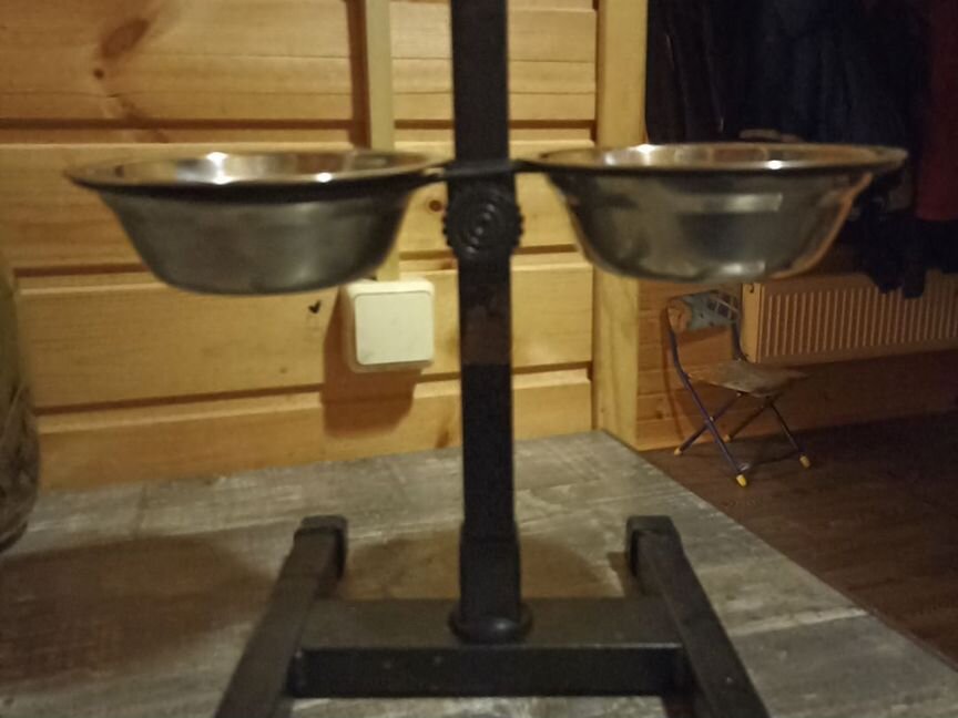 Стойка для кормления маленьких собак или кошек