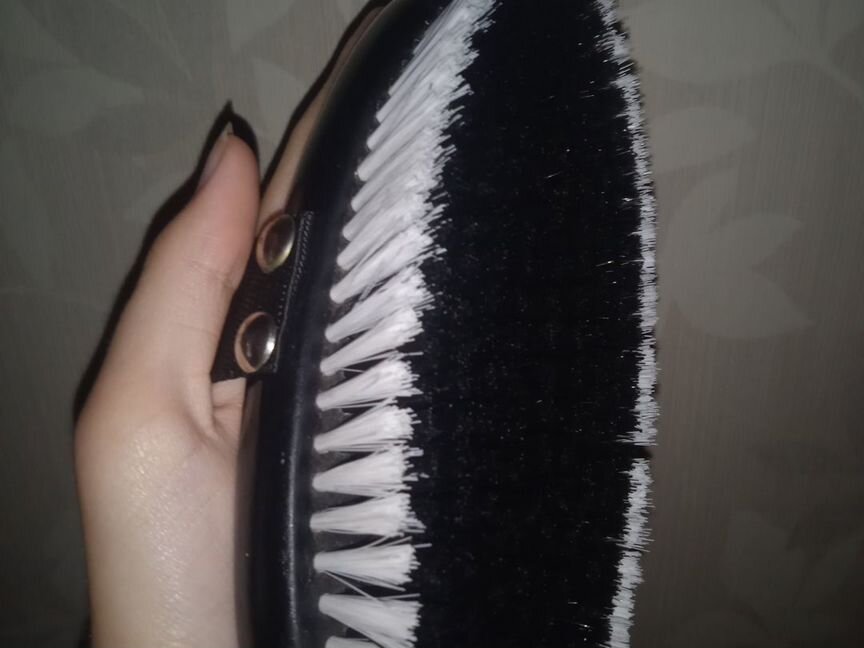 Щетка для лошади