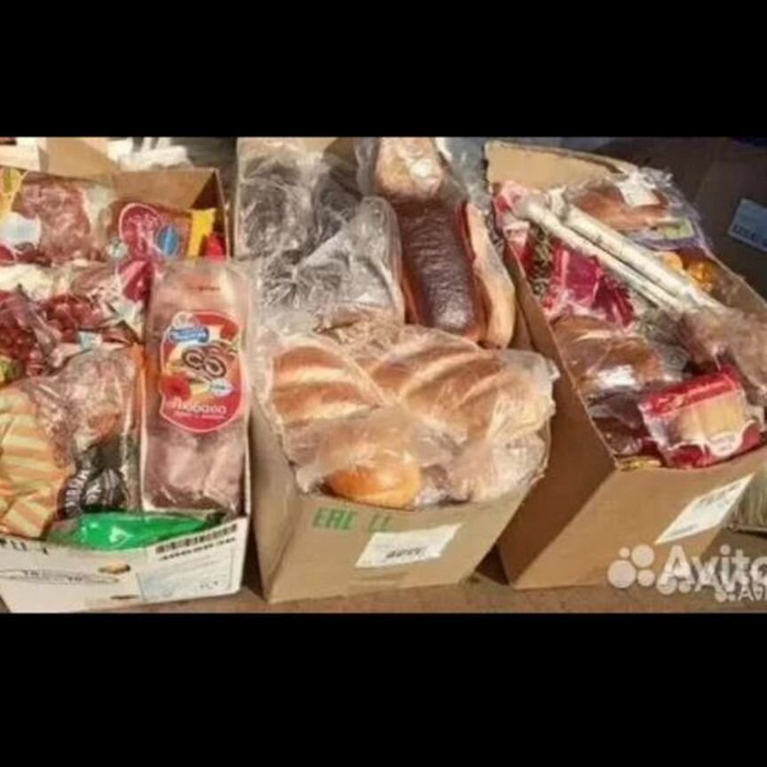 Корм для животных хлеб и колбаски