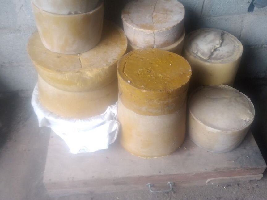 Воск пчелиный продам