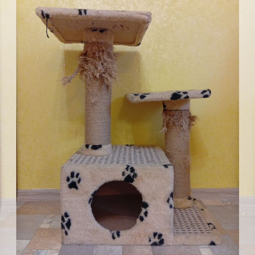 Кошачий домик с когтеточкой