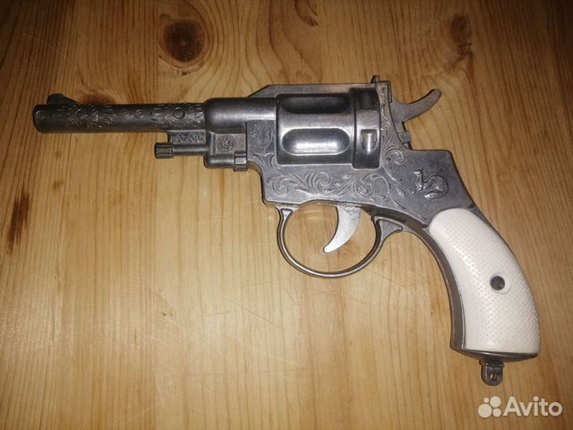 Игрушка револьвер Наган СССР купить в Череповце | Хобби и отдых | Авито