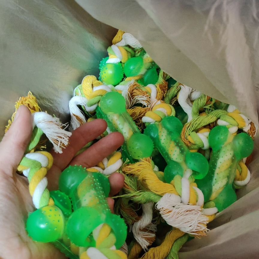 Коробка с игрушками для собак, косточки 100шт