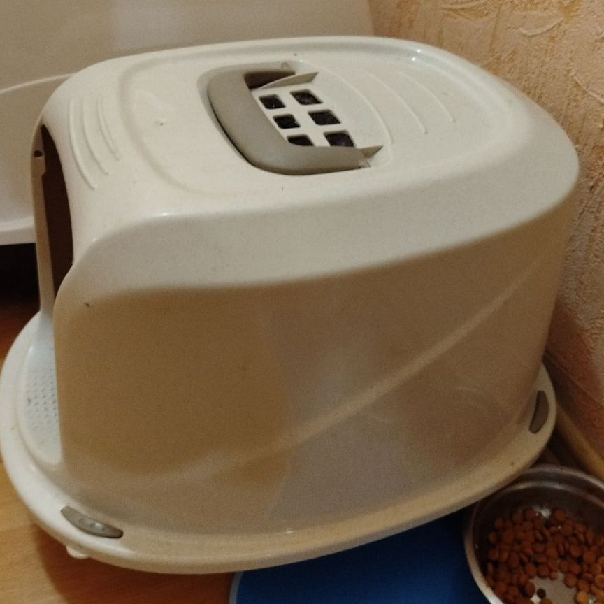 Закрытый лоток для кота
