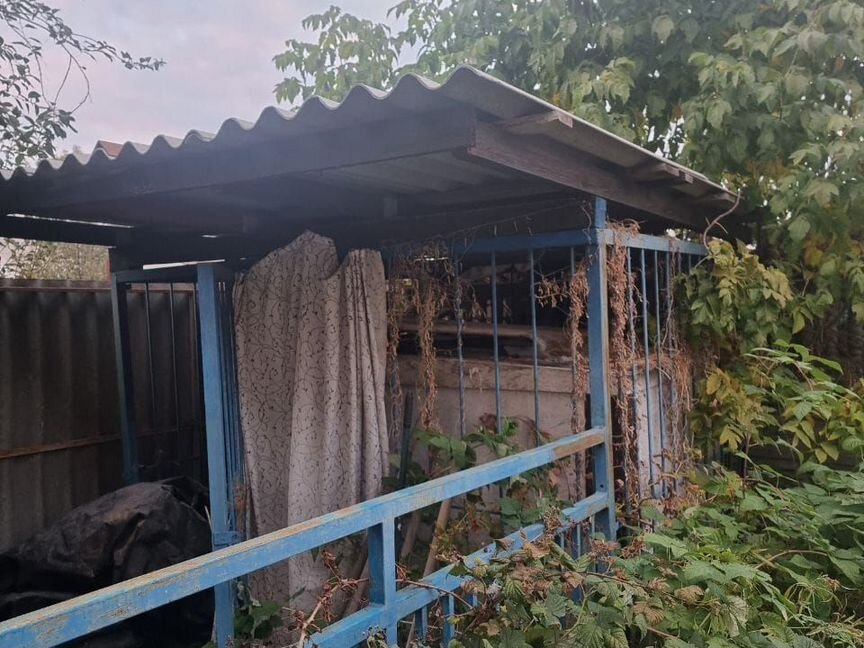 Вольер с утепленной будкой