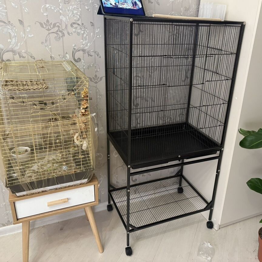 Клетка для попугая большая на колесах