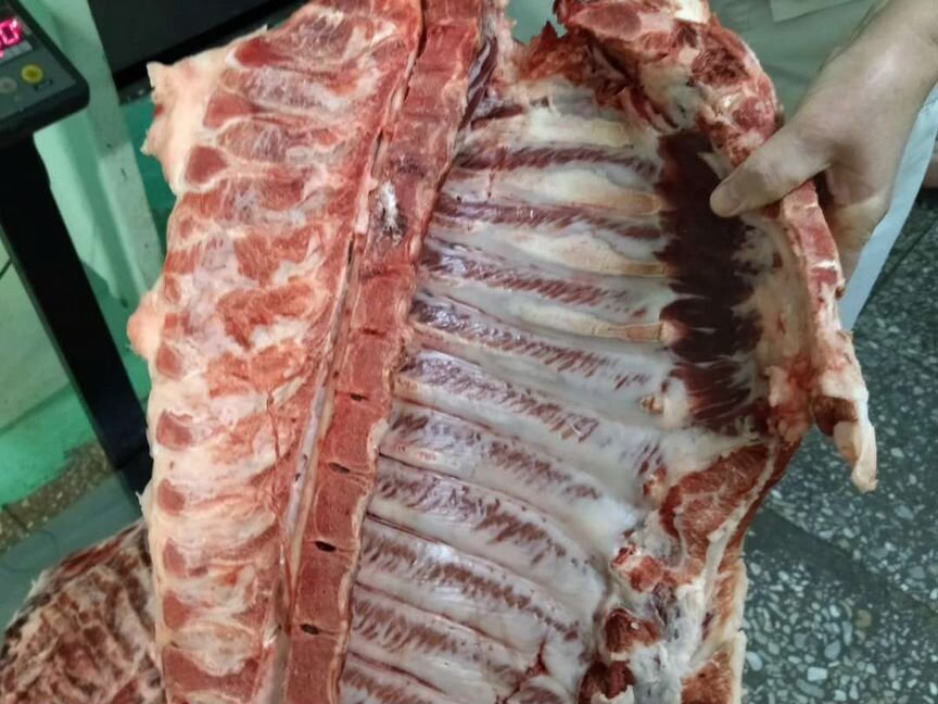 Рёбра свиные в пищу животным