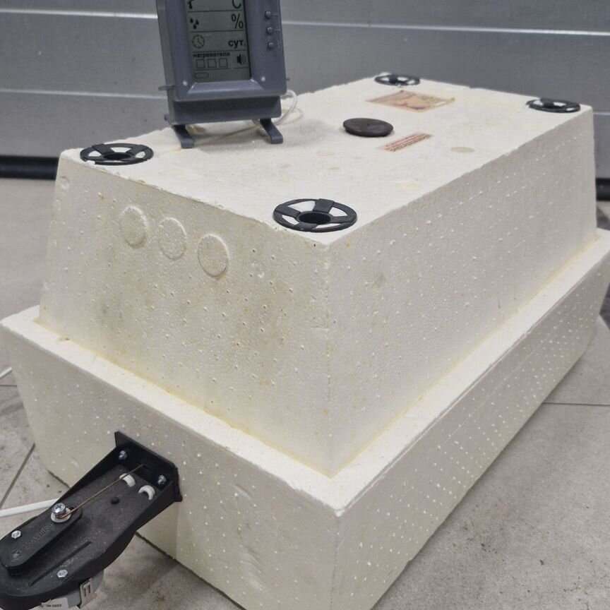 Инкубатор для яиц автоматический бу 2 шт