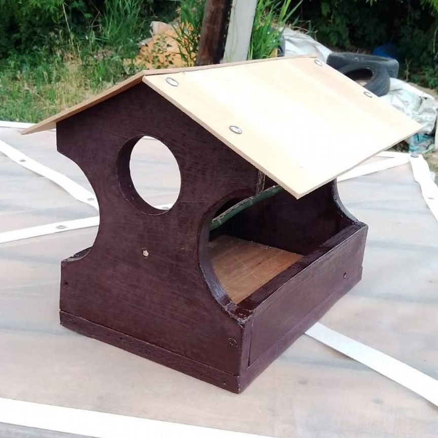 Кормушка для птиц уличная