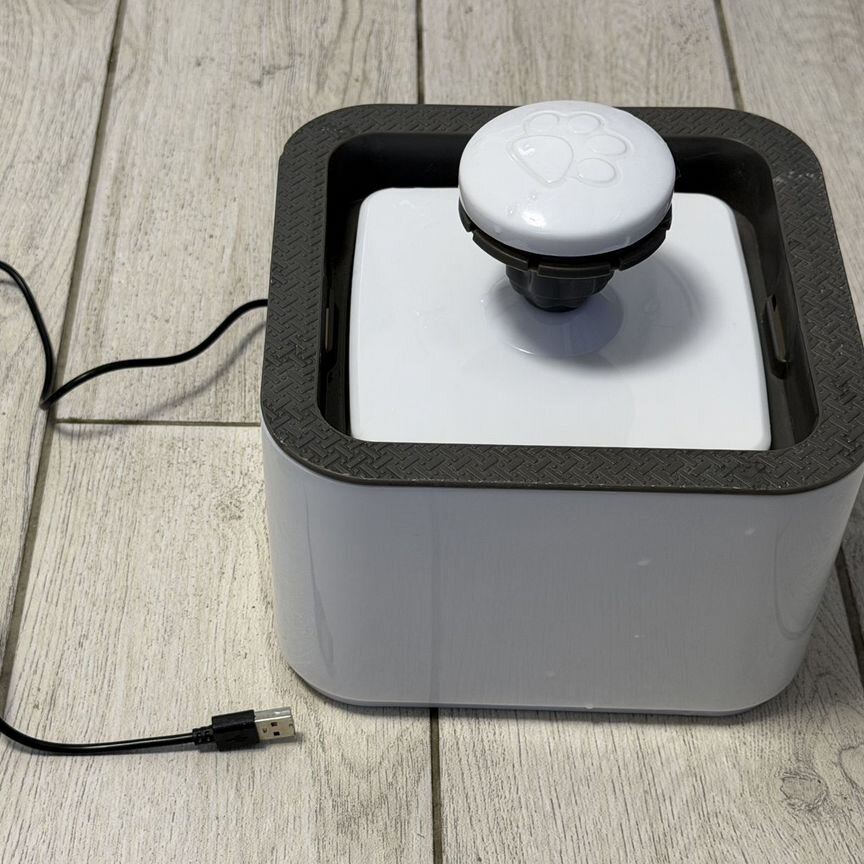 Фонтан поилка для кошек