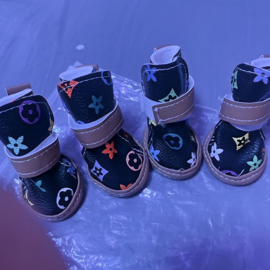 Обувь зимняя для маленьких собачек