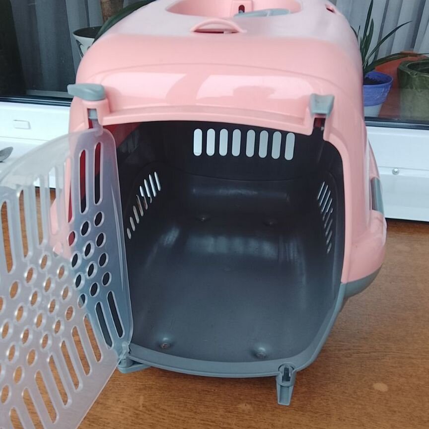 Переноска для животных пластиковая
