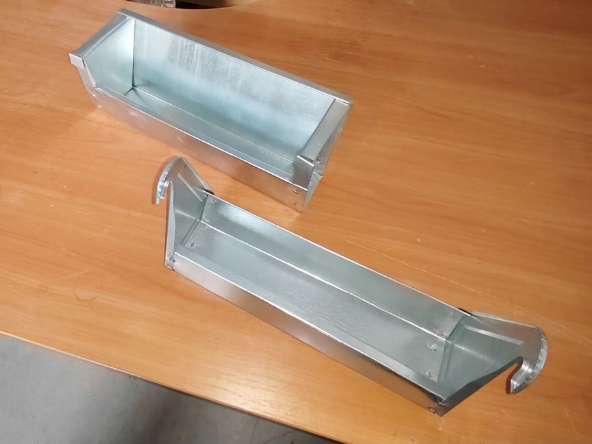 Кормушки навесные для клеток металлические