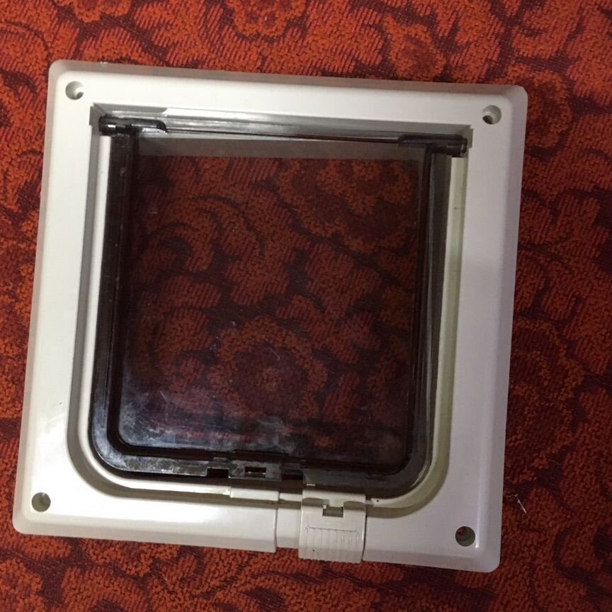 Дверь для кошек или маленьких собачек