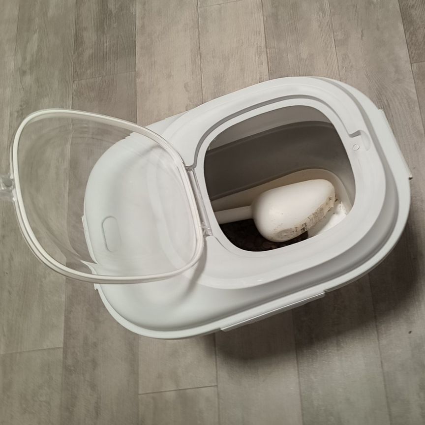 Контейнер для собачьего корма