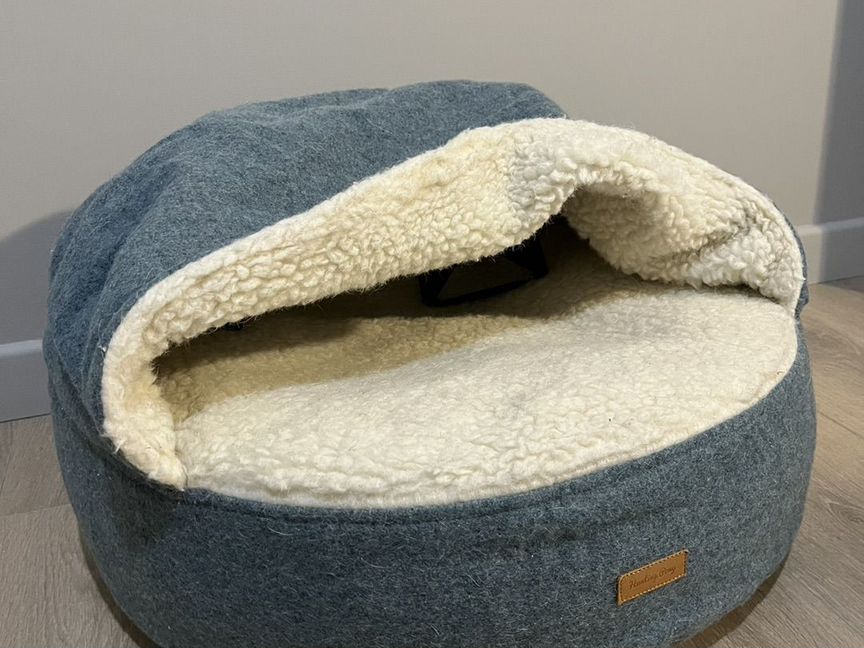 Лежанка-норка для собак и кошек