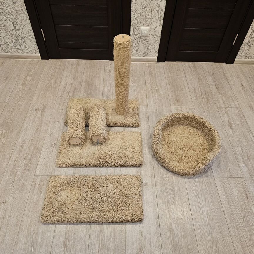 Часть кошачьего комплекса с когтеточкой