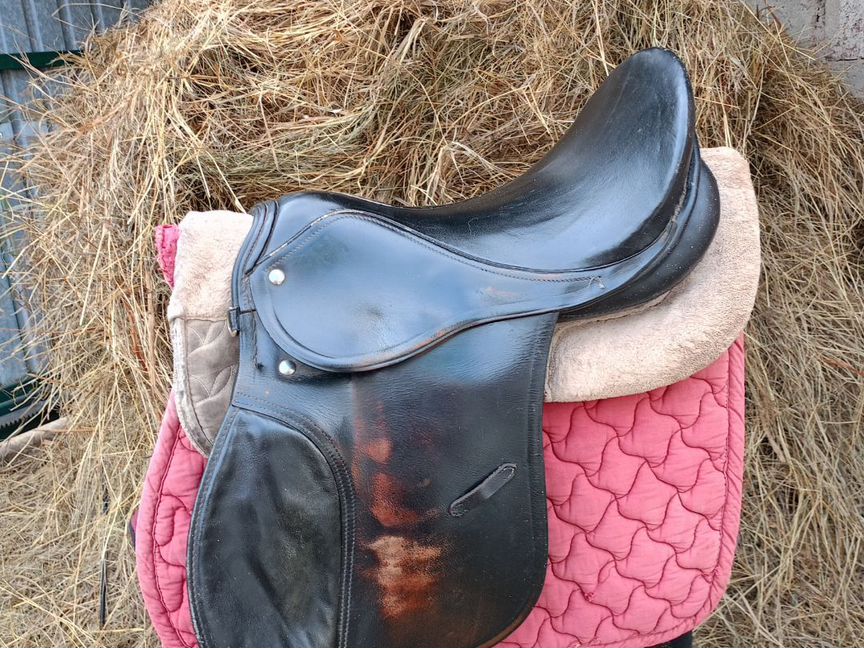 Конная амуниция (седло)