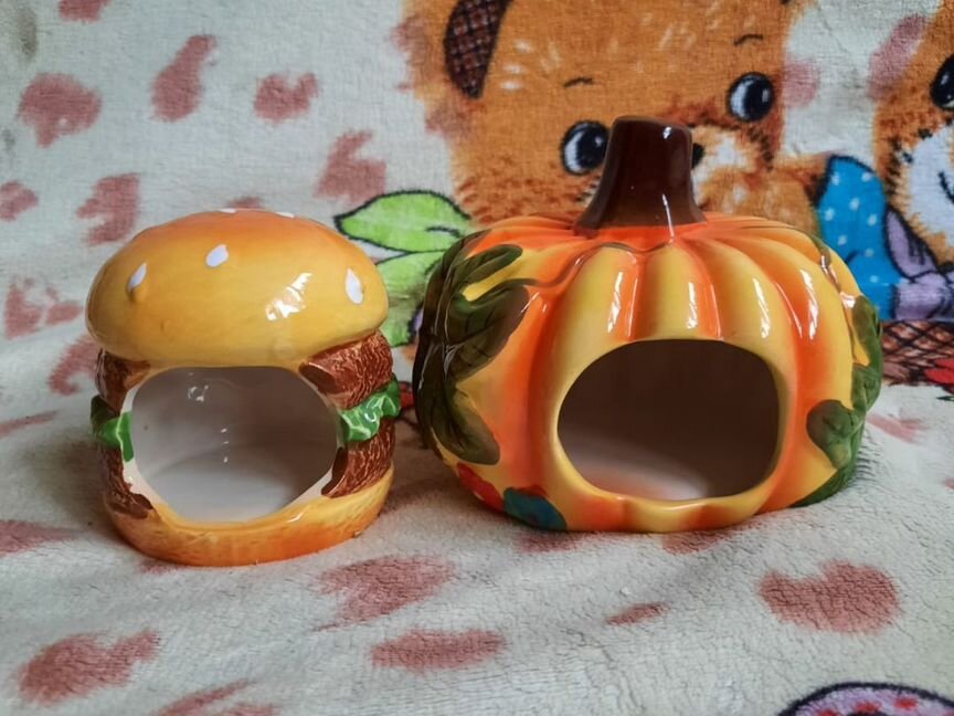 2 домика, туалет, клетка, переноска за все