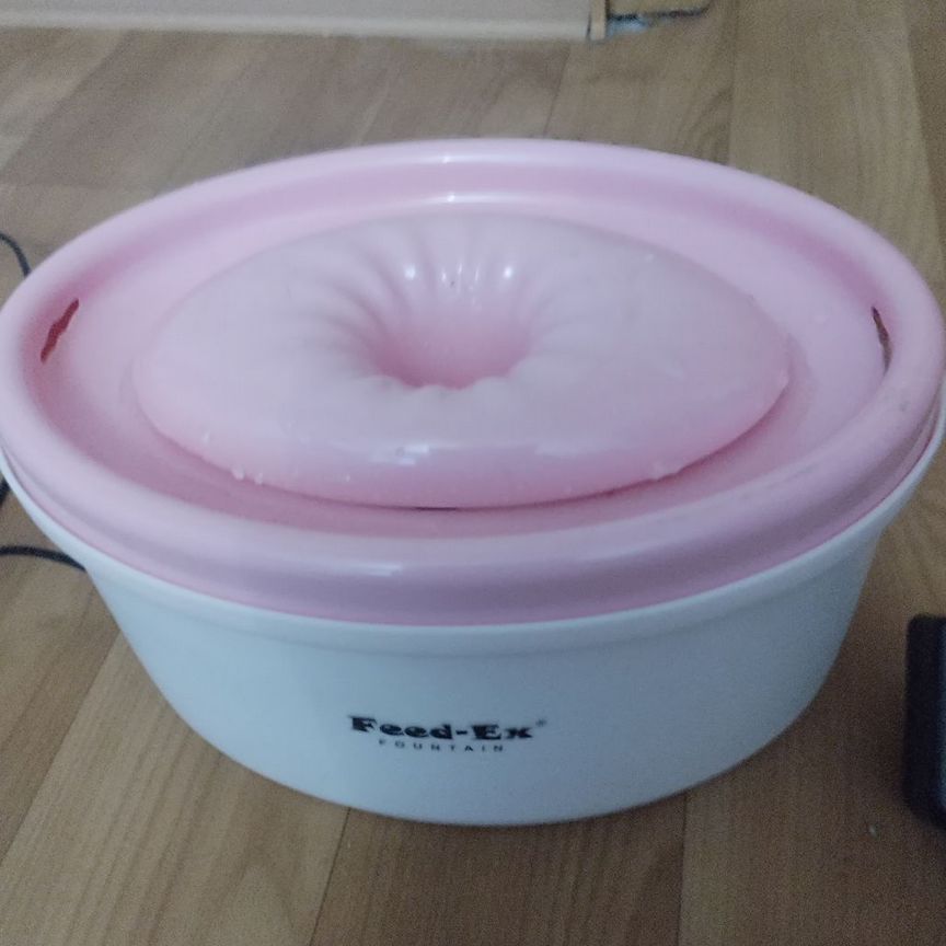 Фонтан поилка для кошек