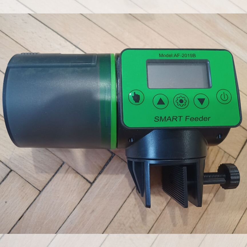 Автоматическая кормушка для рыб