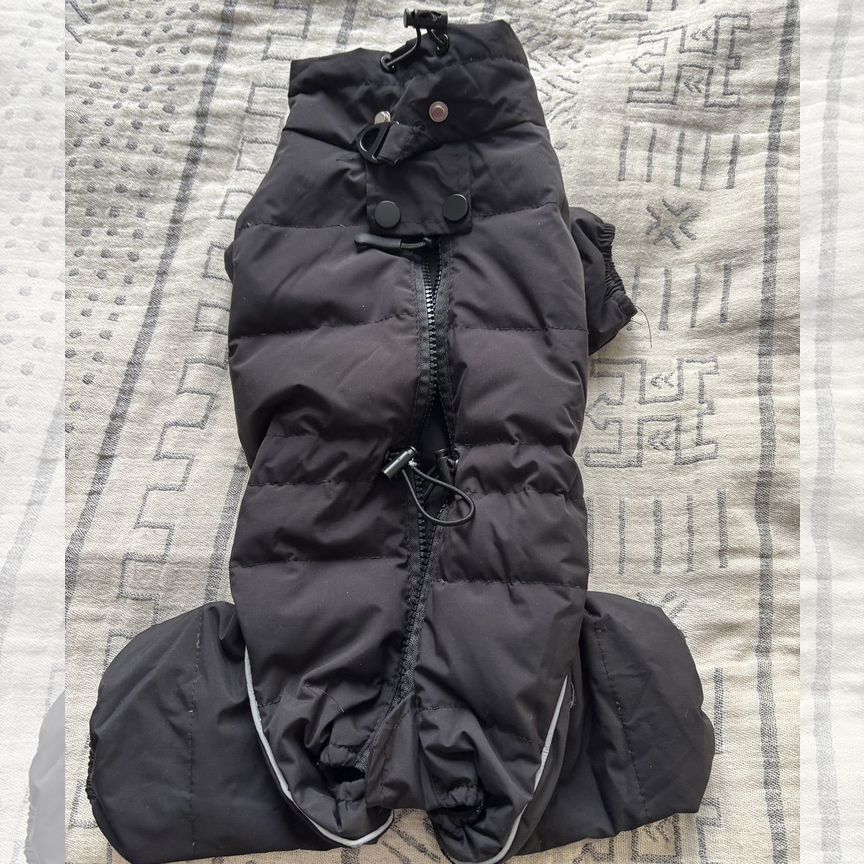 Зимний комбинезон для маленькой собаки