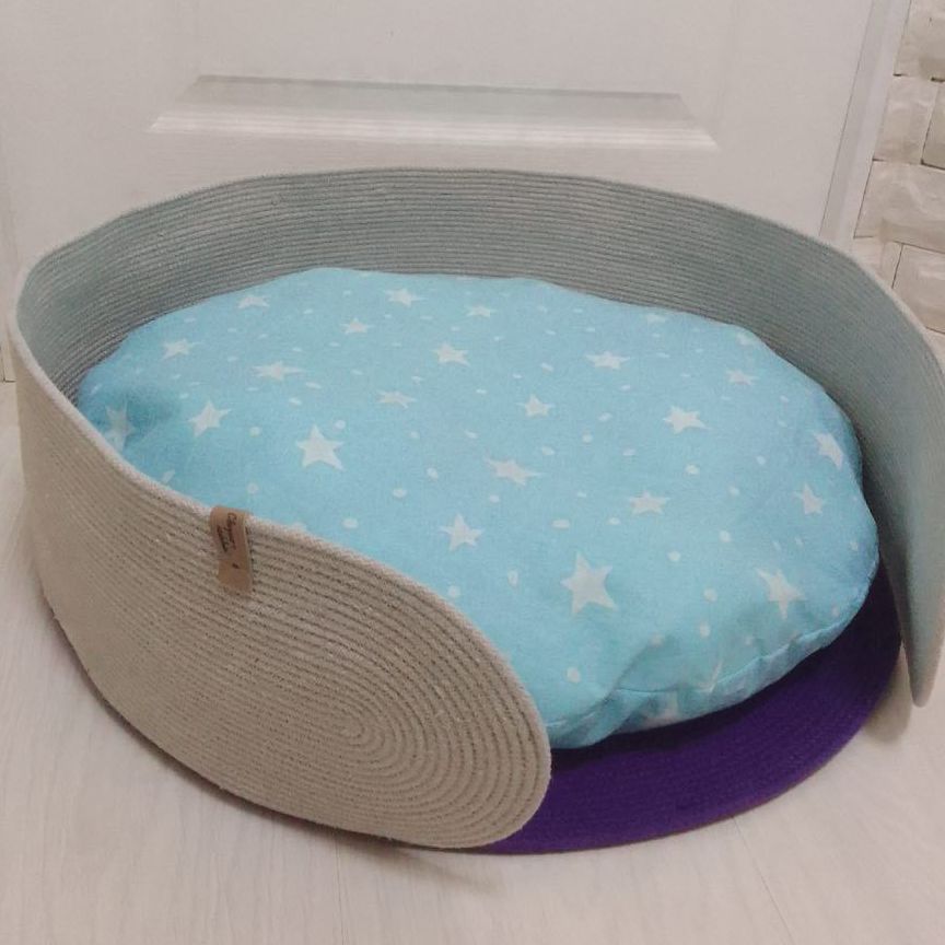 Лежанка для собак и кошек