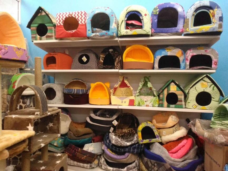 Лежанки и домики для кошек и собак