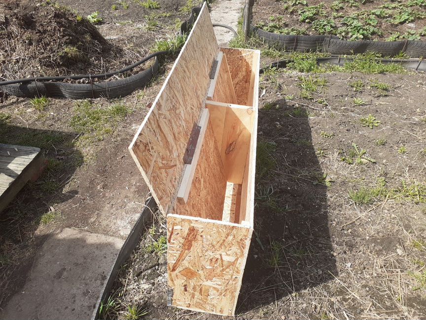 Бункерная кормушка для кур