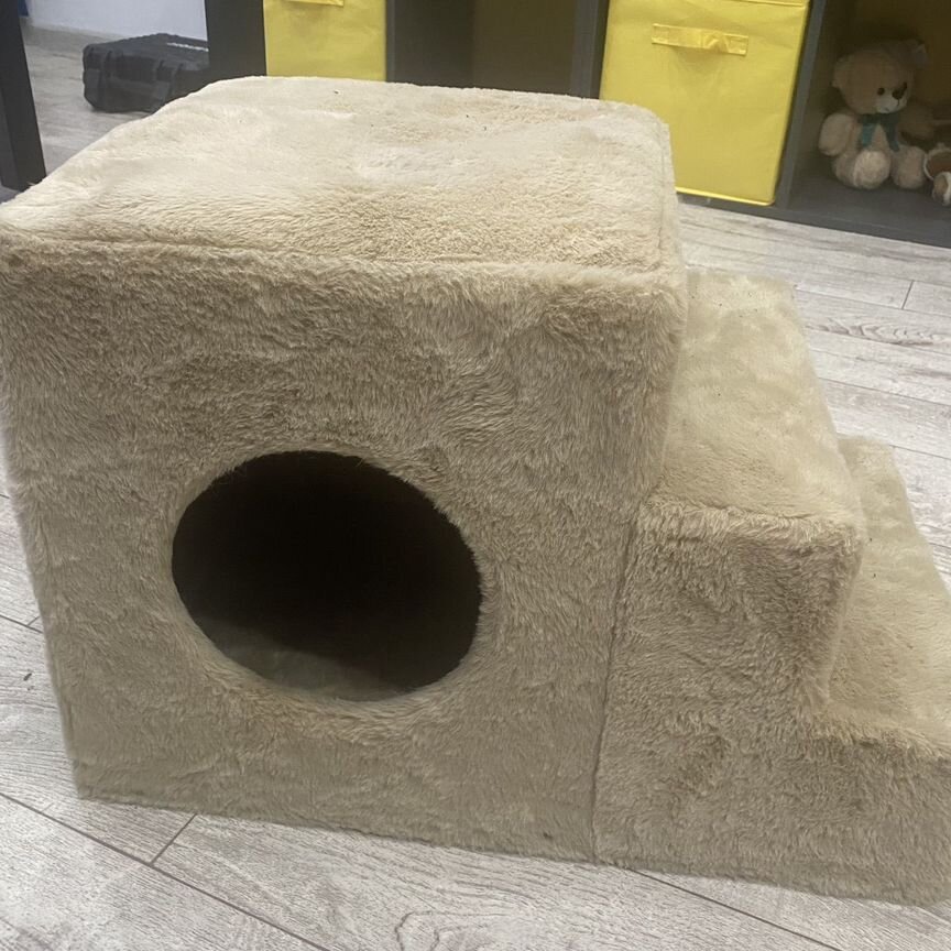 Лестница с домиком для животных