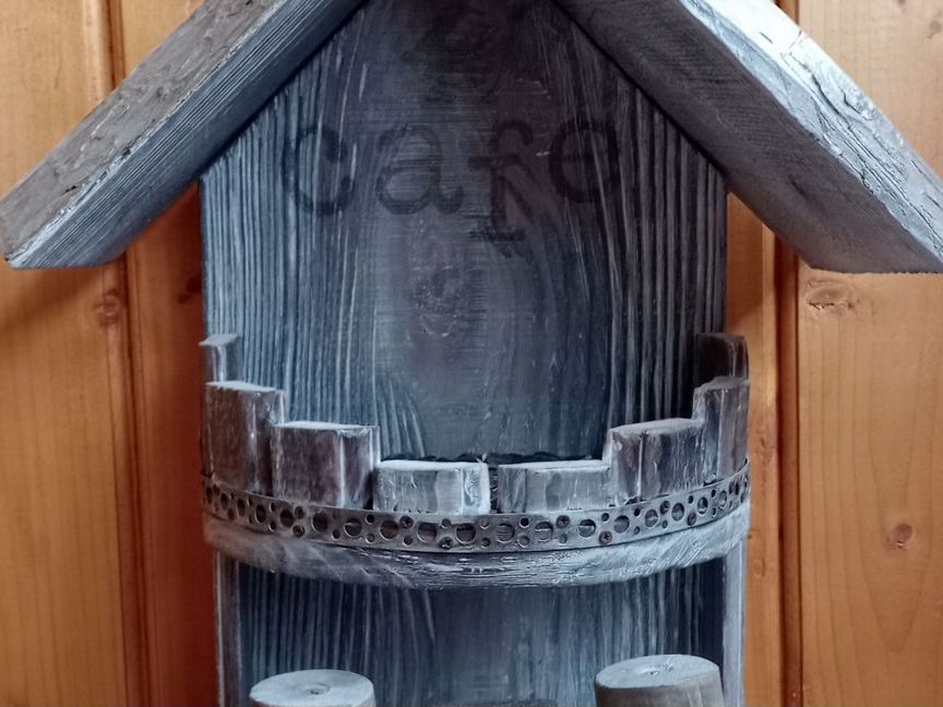 Кормушка для белочек,птиц