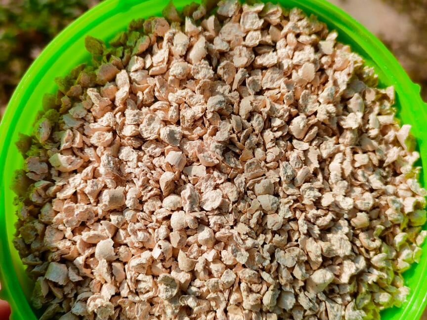 Древесный комкующийся наполнитель для кошек хлопья