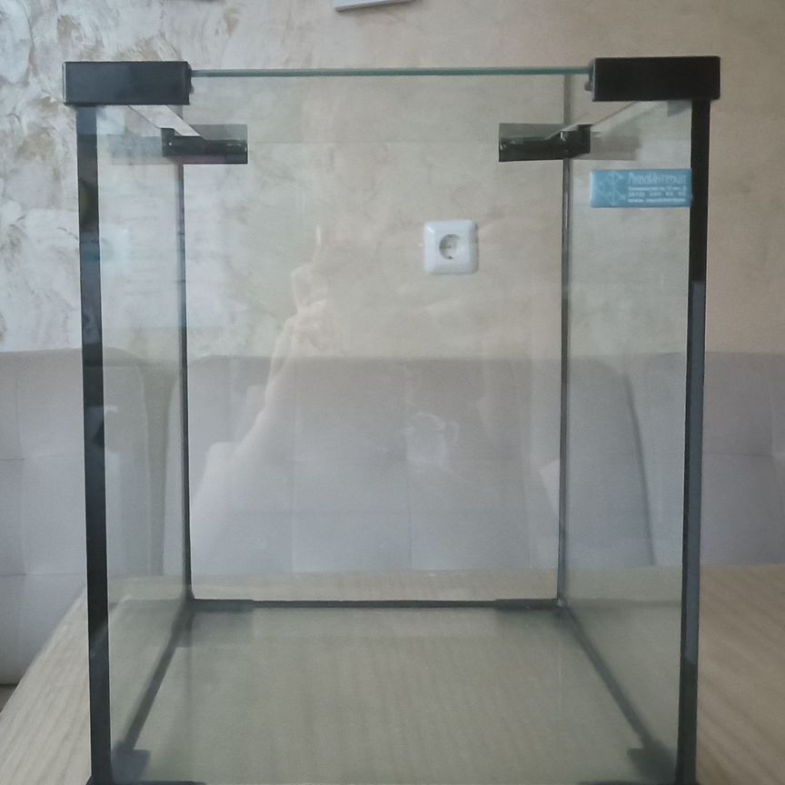 Маленький прямоугольный аквариум