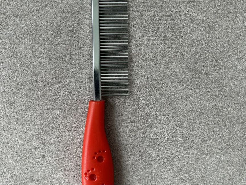 Расческа для вычесывания шерсти у животных