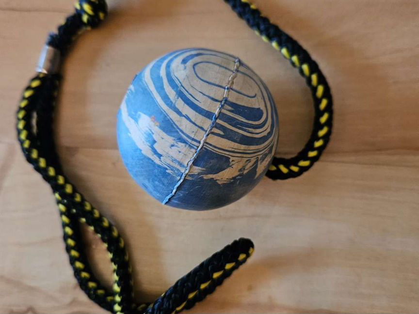 Мяч для собак, на верёвке, из литой резины